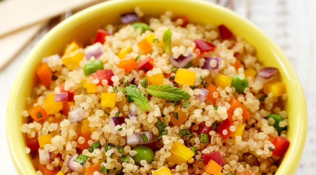 Bunter Quinoa-Salat mit steirischen Kürbiskernen — Reformhaus.de